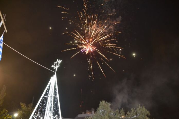 Αναμμα Χριστουγεννιάτικου δέντρου σε Ραφήνα και Πικέρμι: Πρόγραμμα ...