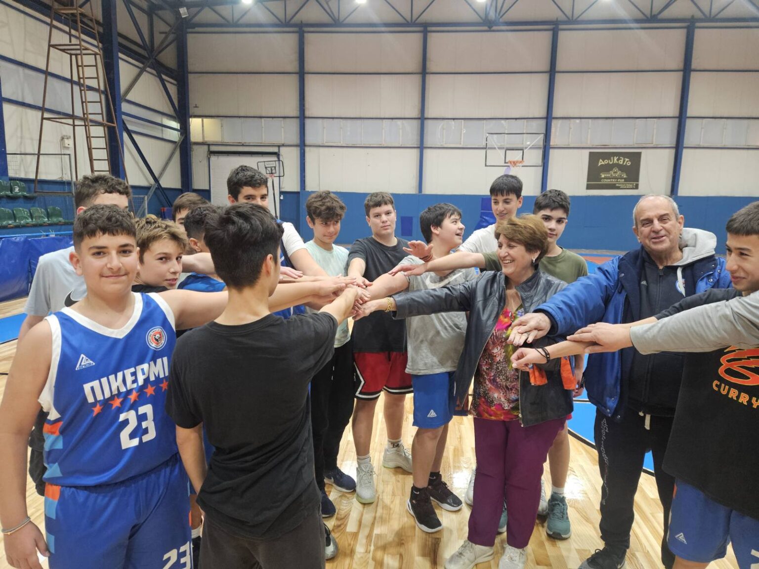 Παραδόθηκε το νέο παρκέ στο Κλειστό Γυμναστήριο Διώνης | RPN