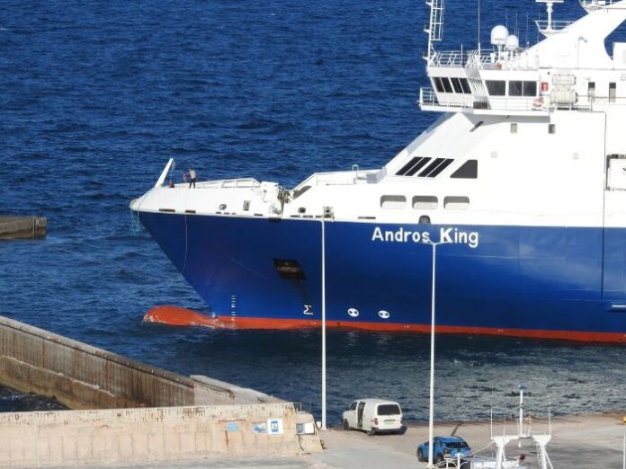 Ραφήνα: Το «ANDROS KING» στην ίδια μανούβρα μετά την πρόσκρουση στον ...